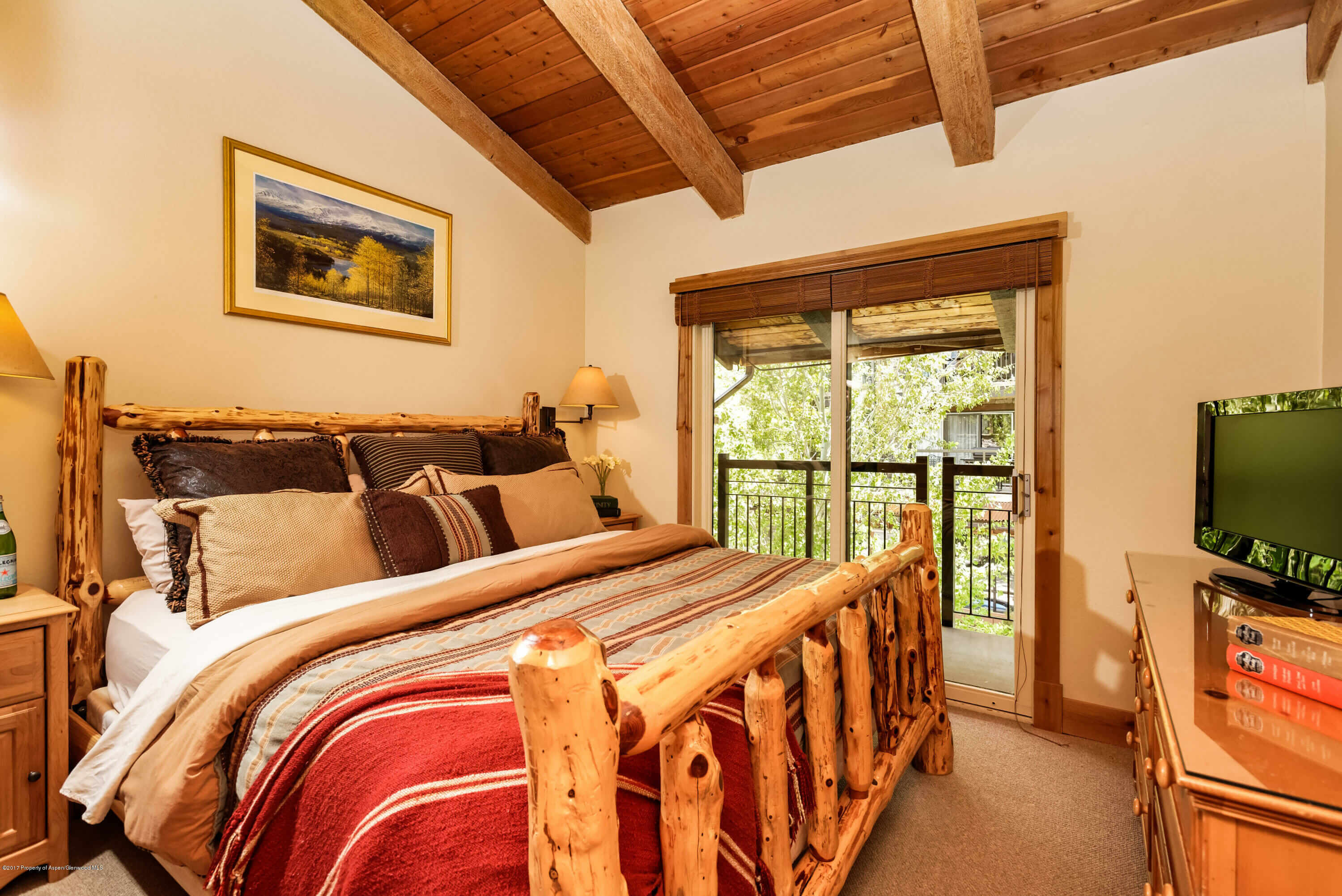 The Gant 3-Bdrm Vaulted Top Floor Condo Sells for $2,400,000/$1,923 Sq ...