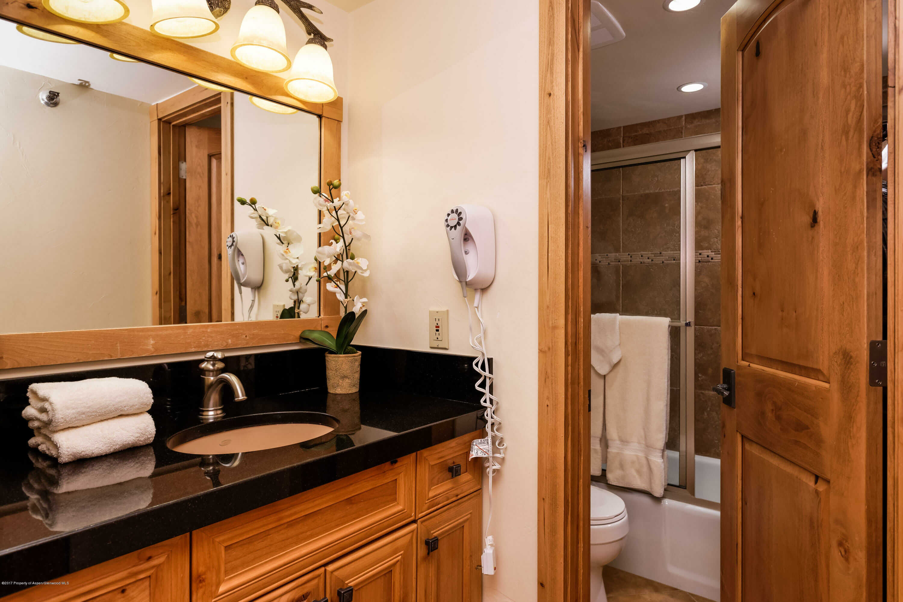 The Gant 3-Bdrm Vaulted Top Floor Condo Sells for $2,400,000/$1,923 Sq ...