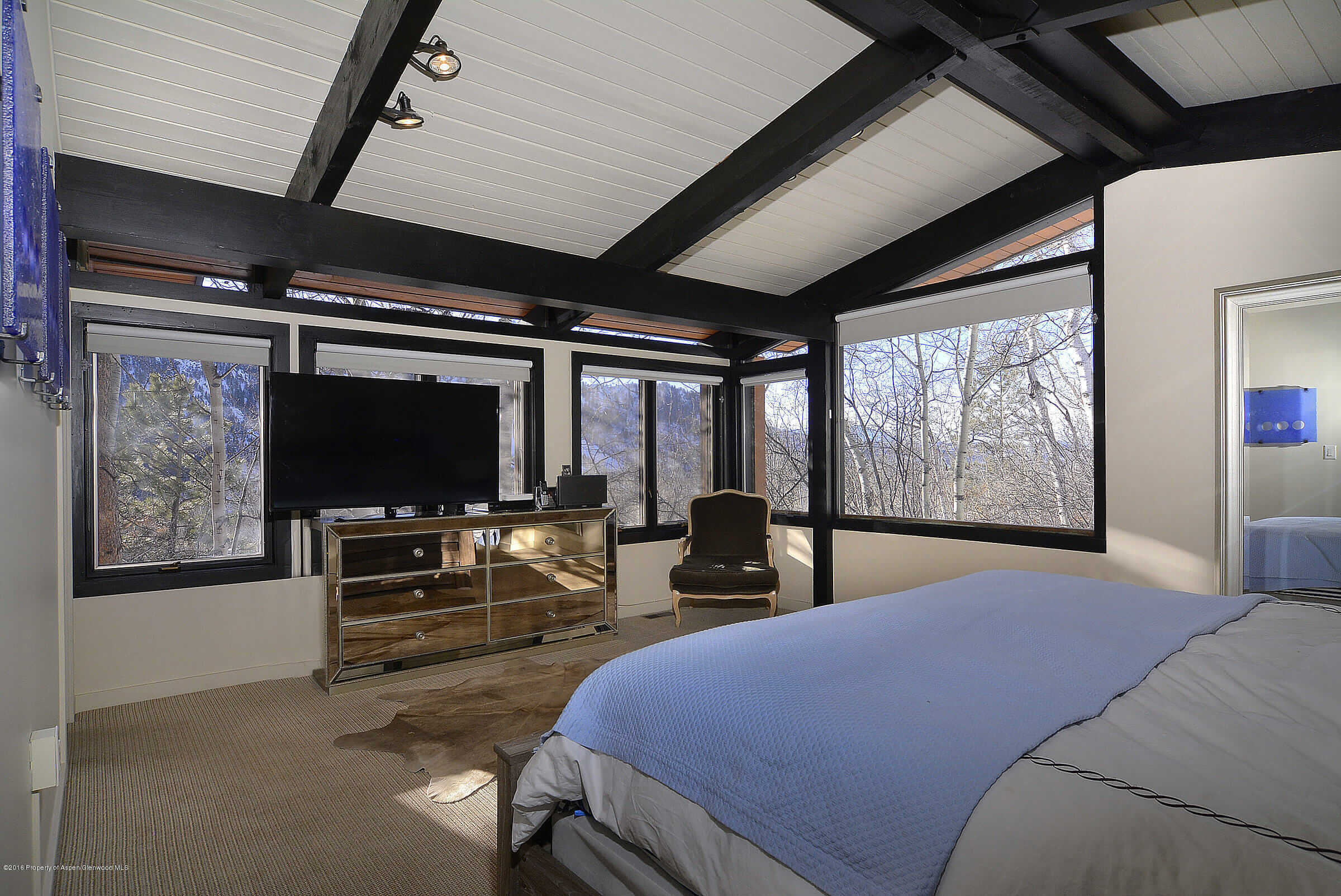 The Gant 3-Bdrm Vaulted Top Floor Condo Sells for $2,400,000/$1,923 Sq ...