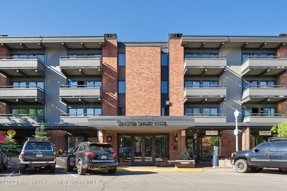 Record Price per Sq Ft Aspen Penthouse Sale - Monarch on the Park Unit ...